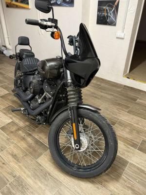Melns Harley-Davidson Street Bob FXBB 2020 Kauņa, ar dzinēja tilpumu 1.75 L un nobraukumu 3 tūkst. km par 9030 €, foto 5 vietnē AUTOMOTO.COM.LV