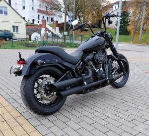 Black Harley-Davidson Street Bob FXBB 2021 in Raseiniai, with an engine capacity of 1.87 L and mileage of 12 thousand km for 10555 €, photo 5 on AUTOMOTO.COM.LV