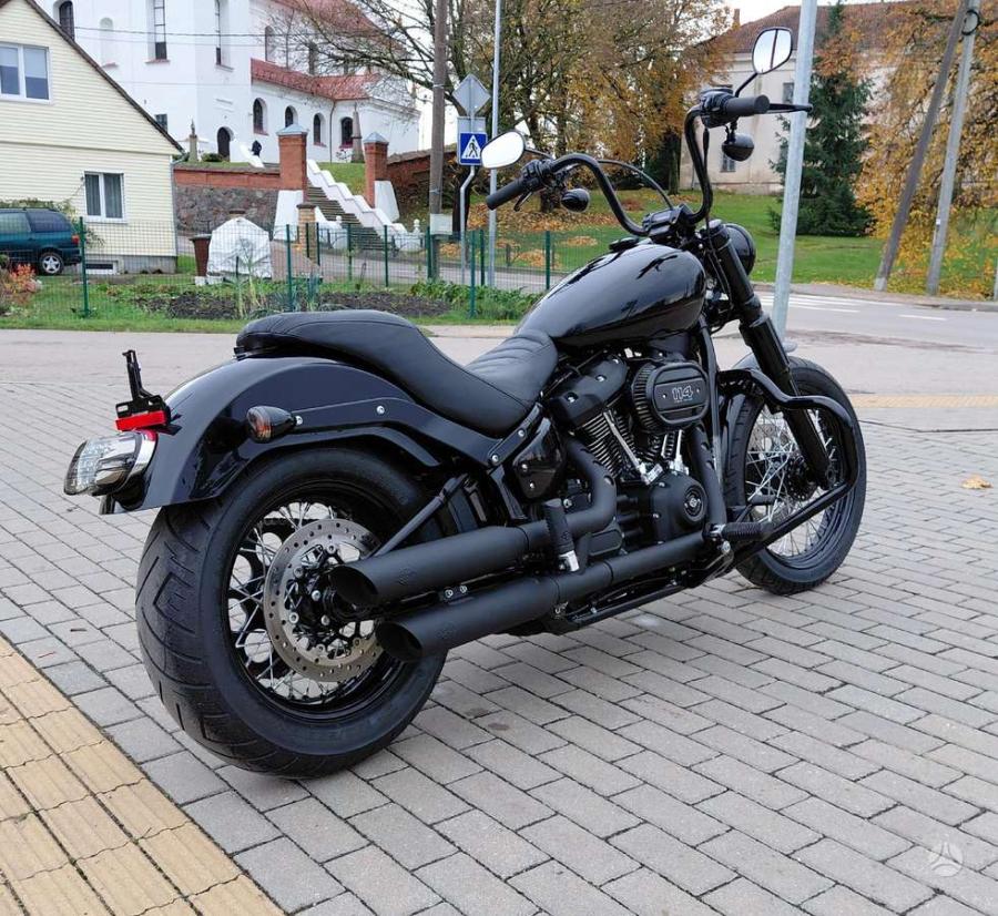 Black Harley-Davidson Street Bob FXBB 2021 in Raseiniai, with an engine capacity of 1.87 L and mileage of 12 thousand km for 10555 €, photo 5 on AUTOMOTO.COM.LV