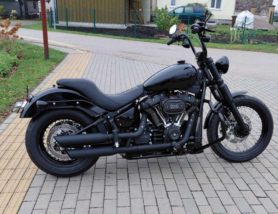 Black Harley-Davidson Street Bob FXBB 2021 in Raseiniai, with an engine capacity of 1.87 L and mileage of 12 thousand km for 10555 €, photo 6 on AUTOMOTO.COM.LV