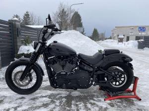 Melns Harley-Davidson Street Bob FXBB 2021 Klaipėda, ar dzinēja tilpumu 1.87 L un nobraukumu 14 tūkst. km par 10600 €, foto  vietnē AUTOMOTO.COM.LV