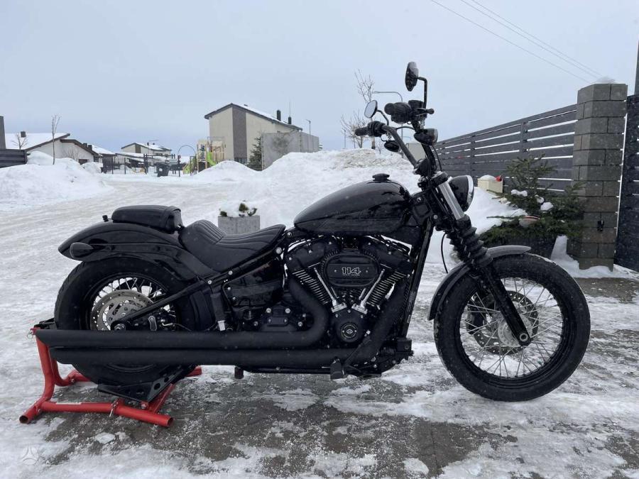 Black Harley-Davidson Street Bob FXBB 2021 in Klaipeda, with an engine capacity of 1.87 L and mileage of 14 thousand km for 10600 €, photo 2 on AUTOMOTO.COM.LV