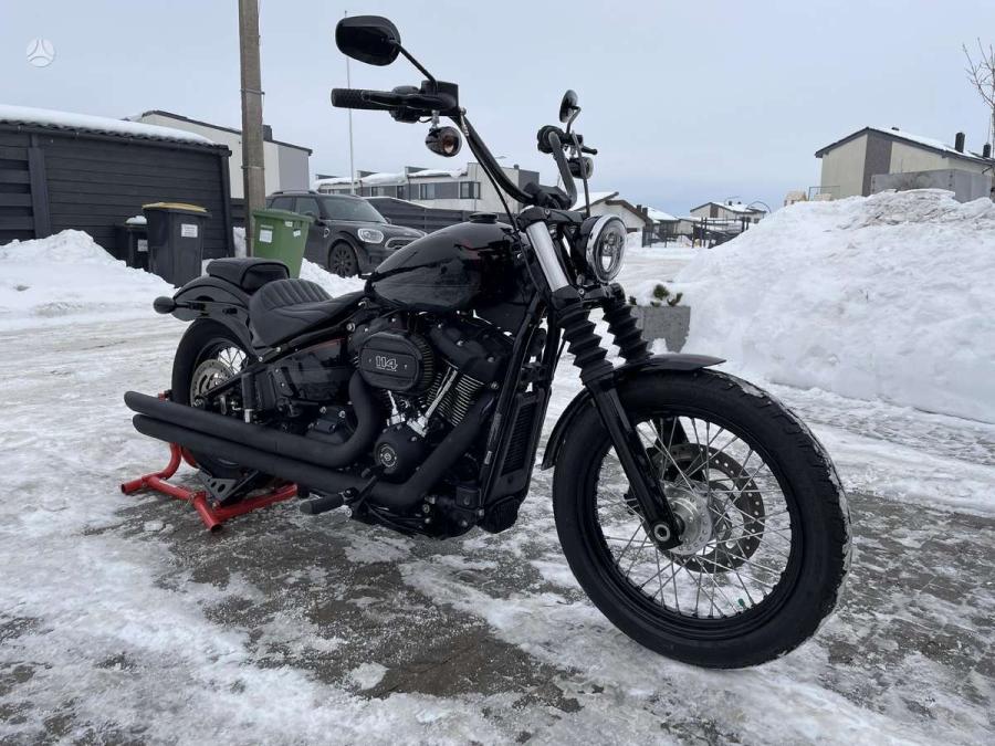 Black Harley-Davidson Street Bob FXBB 2021 in Klaipeda, with an engine capacity of 1.87 L and mileage of 14 thousand km for 10600 €, photo 3 on AUTOMOTO.COM.LV