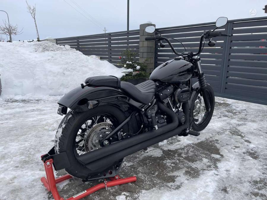 Black Harley-Davidson Street Bob FXBB 2021 in Klaipeda, with an engine capacity of 1.87 L and mileage of 14 thousand km for 10600 €, photo 8 on AUTOMOTO.COM.LV