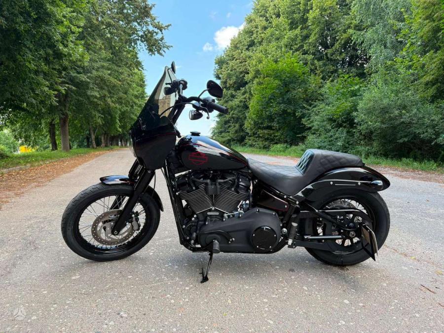 Melns Harley-Davidson Street Bob FXBB 2021 Tauragė, ar dzinēja tilpumu 1.87 L un nobraukumu 12 tūkst. km par 12700 €, foto 1 vietnē AUTOMOTO.COM.LV