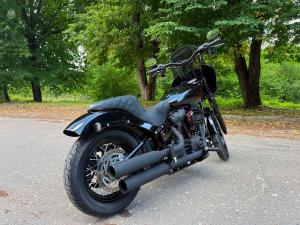 Melns Harley-Davidson Street Bob FXBB 2021 Tauragė, ar dzinēja tilpumu 1.87 L un nobraukumu 12 tūkst. km par 12700 €, foto 5 vietnē AUTOMOTO.COM.LV