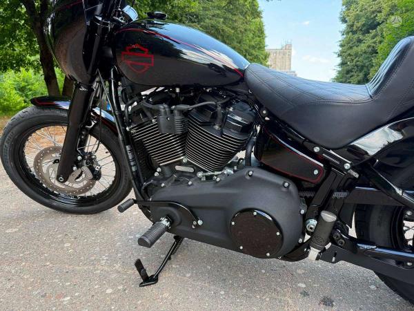 Melns Harley-Davidson Street Bob FXBB 2021 Tauragė, ar dzinēja tilpumu 1.87 L un nobraukumu 12 tūkst. km par 12700 €, foto 8 vietnē AUTOMOTO.COM.LV