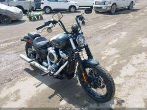 Melns Harley-Davidson Street Bob FXBB 2025 Klaipėda, ar dzinēja tilpumu 1.92 L un nobraukumu 8 tūkst. km par 3500 €, foto  vietnē AUTOMOTO.COM.LV