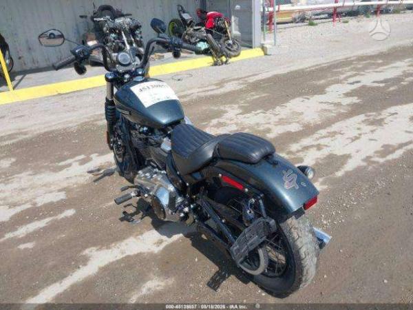 Black Harley-Davidson Street Bob FXBB 2025 in Klaipeda, with an engine capacity of 1.92 L and mileage of 8 thousand km for 3500 €, photo 3 on AUTOMOTO.COM.LV