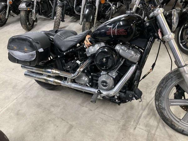 Harley-Davidson Street Bob FXBB 2023 Šauļi, ar dzinēja tilpumu 0.00 L un nobraukumu 11 tūkst. km par 4400 €, foto 1 vietnē AUTOMOTO.COM.LV