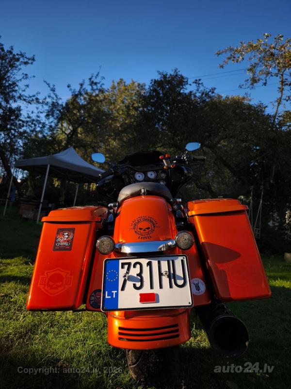 Melns Harley-Davidson Street Glide 2013 Tallina, ar dzinēja tilpumu 1.00 L un nobraukumu 83 tūkst. km par 10500 €, foto 9 vietnē AUTOMOTO.COM.LV