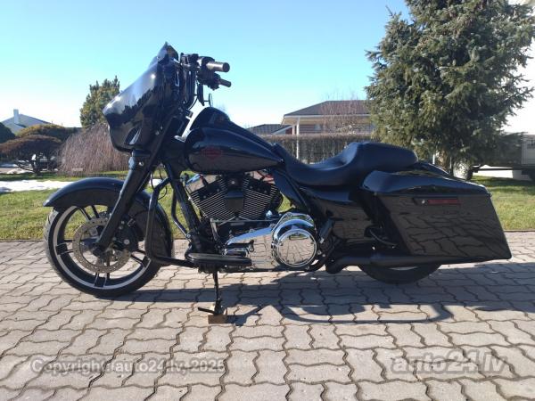 Black Harley-Davidson Street Glide 2014 in Tartu, with an engine capacity of 1.70 L and mileage of 35 thousand km for 12600 €, photo 2 on AUTOMOTO.COM.LV