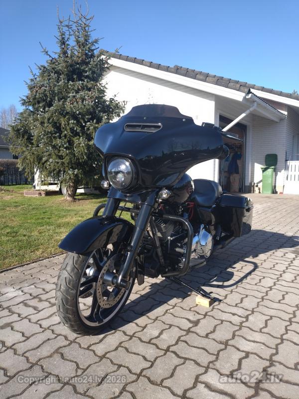Black Harley-Davidson Street Glide 2014 in Tartu, with an engine capacity of 1.70 L and mileage of 35 thousand km for 12600 €, photo 3 on AUTOMOTO.COM.LV