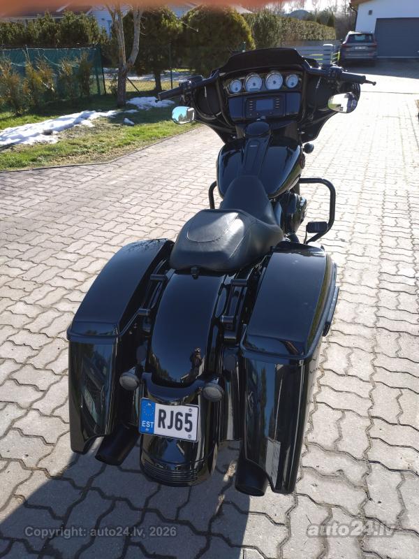 Black Harley-Davidson Street Glide 2014 in Tartu, with an engine capacity of 1.70 L and mileage of 35 thousand km for 12600 €, photo 4 on AUTOMOTO.COM.LV