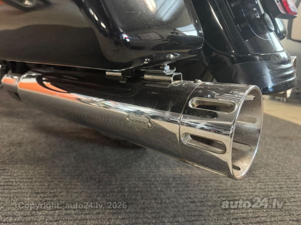 Black Harley-Davidson Street Glide 2015 in Tartu, with an engine capacity of 1.69 L and mileage of 53 thousand km for 12990 €, photo 10 on AUTOMOTO.COM.LV