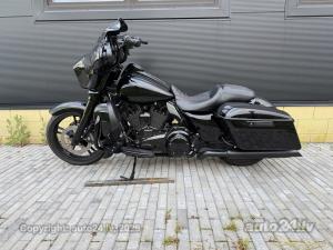 Black Harley-Davidson Street Glide 2015 in Tartu, with an engine capacity of 1.69 L and mileage of 44 thousand km for 13400 €, photo 3 on AUTOMOTO.COM.LV
