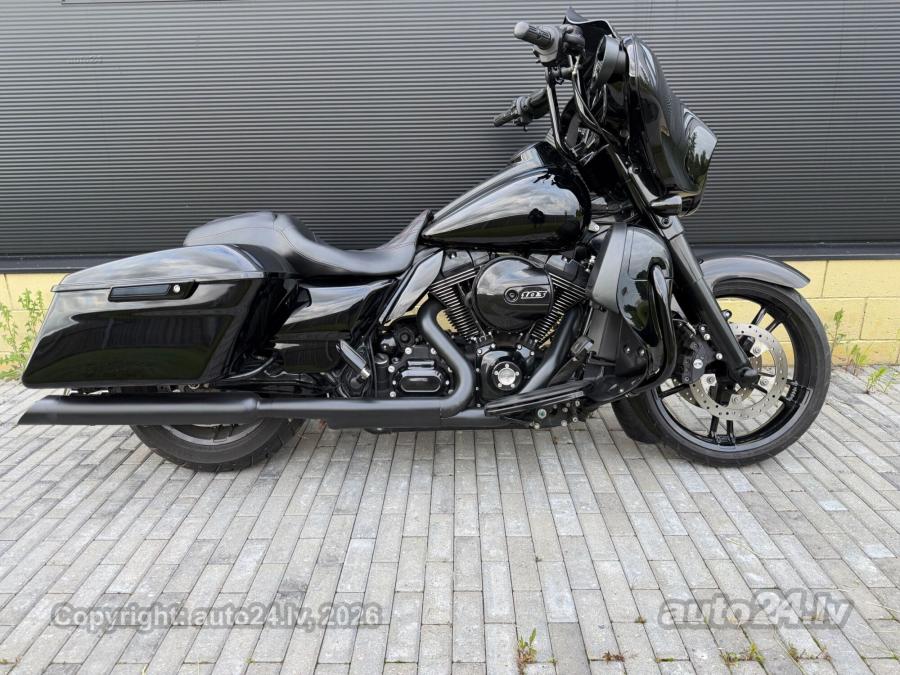 Black Harley-Davidson Street Glide 2015 in Tartu, with an engine capacity of 1.69 L and mileage of 44 thousand km for 13400 €, photo 4 on AUTOMOTO.COM.LV
