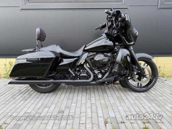 Black Harley-Davidson Street Glide 2015 in Tartu, with an engine capacity of 1.69 L and mileage of 44 thousand km for 13400 €, photo 4 on AUTOMOTO.COM.LV