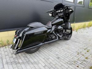 Black Harley-Davidson Street Glide 2015 in Tartu, with an engine capacity of 1.69 L and mileage of 44 thousand km for 13400 €, photo 6 on AUTOMOTO.COM.LV
