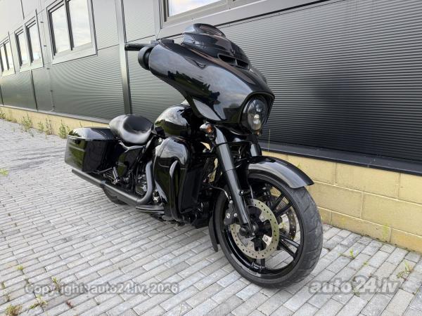 Black Harley-Davidson Street Glide 2015 in Tartu, with an engine capacity of 1.69 L and mileage of 44 thousand km for 13400 €, photo 6 on AUTOMOTO.COM.LV