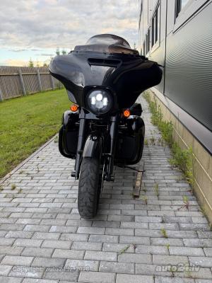 Black Harley-Davidson Street Glide 2015 in Tartu, with an engine capacity of 1.69 L and mileage of 44 thousand km for 13400 €, photo 8 on AUTOMOTO.COM.LV