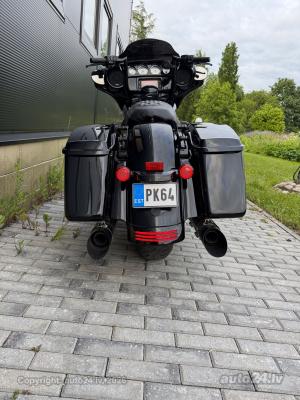 Black Harley-Davidson Street Glide 2015 in Tartu, with an engine capacity of 1.69 L and mileage of 44 thousand km for 13400 €, photo 12 on AUTOMOTO.COM.LV