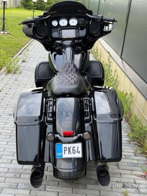 Black Harley-Davidson Street Glide 2015 in Tartu, with an engine capacity of 1.69 L and mileage of 44 thousand km for 13400 €, photo 13 on AUTOMOTO.COM.LV
