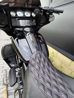 Black Harley-Davidson Street Glide 2015 in Tartu, with an engine capacity of 1.69 L and mileage of 44 thousand km for 13400 €, photo 16 on AUTOMOTO.COM.LV