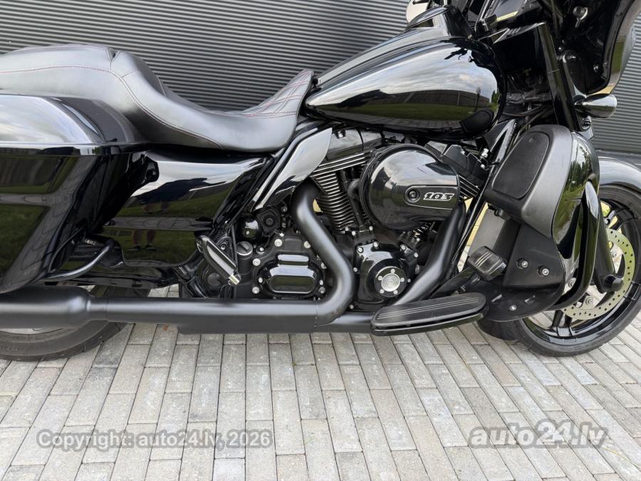 Black Harley-Davidson Street Glide 2015 in Tartu, with an engine capacity of 1.69 L and mileage of 44 thousand km for 13400 €, photo 17 on AUTOMOTO.COM.LV