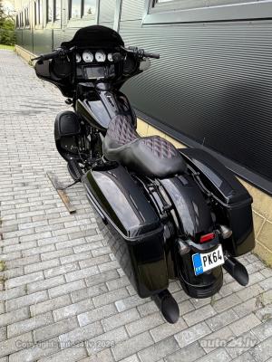 Black Harley-Davidson Street Glide 2015 in Tartu, with an engine capacity of 1.69 L and mileage of 44 thousand km for 13400 €, photo 18 on AUTOMOTO.COM.LV