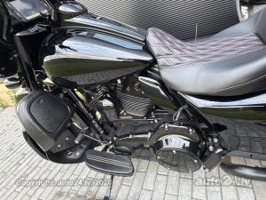 Black Harley-Davidson Street Glide 2015 in Tartu, with an engine capacity of 1.69 L and mileage of 44 thousand km for 13400 €, photo 19 on AUTOMOTO.COM.LV