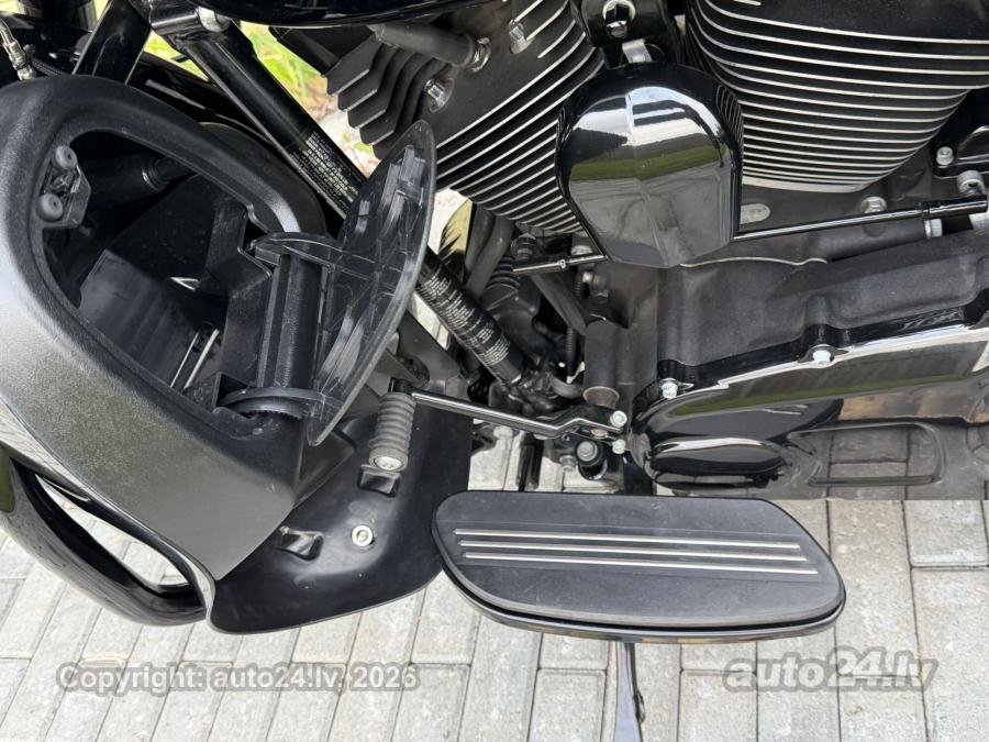 Black Harley-Davidson Street Glide 2015 in Tartu, with an engine capacity of 1.69 L and mileage of 44 thousand km for 13400 €, photo 20 on AUTOMOTO.COM.LV