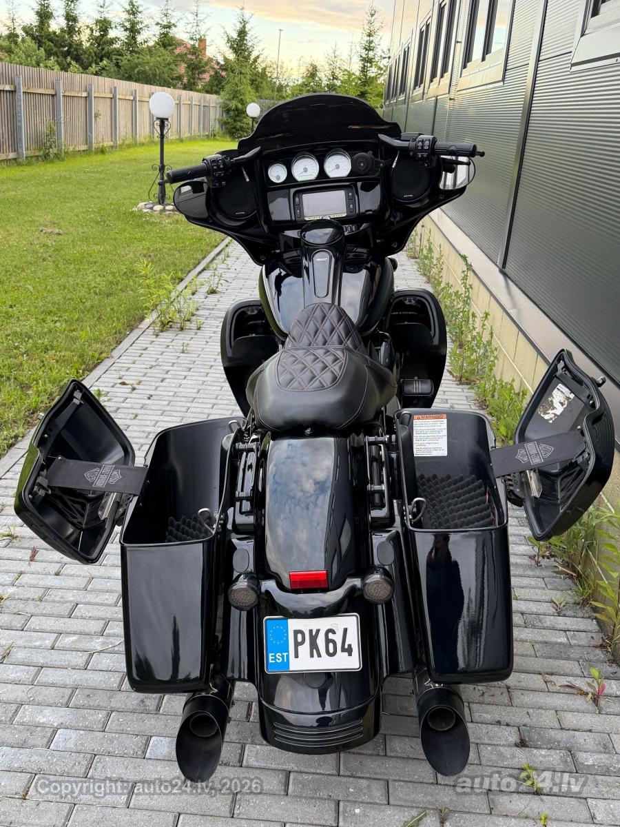 Black Harley-Davidson Street Glide 2015 in Tartu, with an engine capacity of 1.69 L and mileage of 44 thousand km for 13400 €, photo 21 on AUTOMOTO.COM.LV