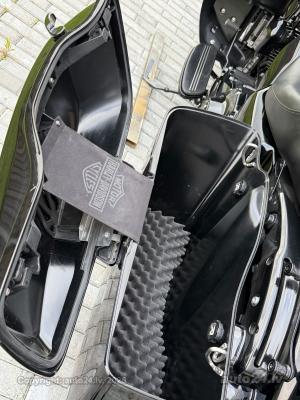 Black Harley-Davidson Street Glide 2015 in Tartu, with an engine capacity of 1.69 L and mileage of 44 thousand km for 13400 €, photo 22 on AUTOMOTO.COM.LV