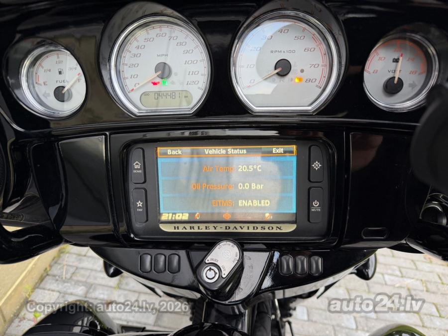 Black Harley-Davidson Street Glide 2015 in Tartu, with an engine capacity of 1.69 L and mileage of 44 thousand km for 13400 €, photo 24 on AUTOMOTO.COM.LV