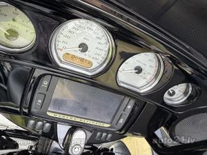 Black Harley-Davidson Street Glide 2015 in Tartu, with an engine capacity of 1.69 L and mileage of 44 thousand km for 13400 €, photo 25 on AUTOMOTO.COM.LV