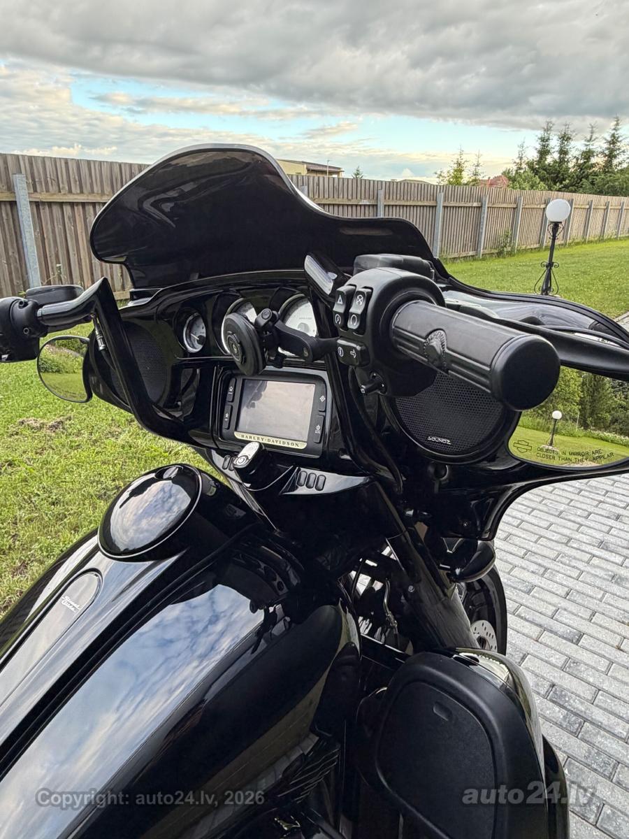 Black Harley-Davidson Street Glide 2015 in Tartu, with an engine capacity of 1.69 L and mileage of 44 thousand km for 13400 €, photo 27 on AUTOMOTO.COM.LV