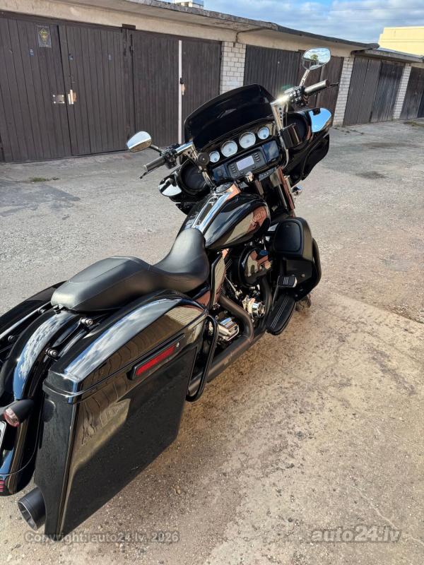 Melns Harley-Davidson Street Glide 2016 Tallina, ar dzinēja tilpumu 1.69 L un nobraukumu 21 tūkst. km par 16000 €, foto 4 vietnē AUTOMOTO.COM.LV