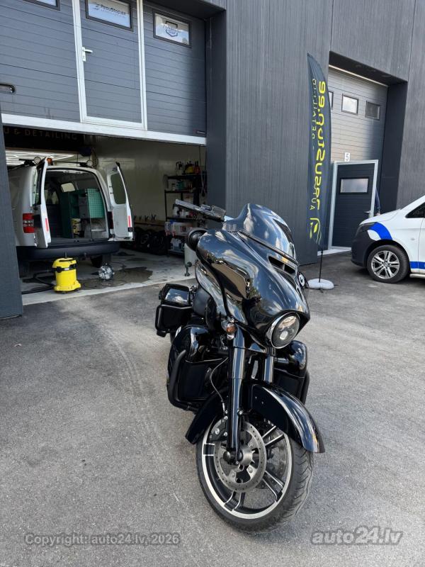 Melns Harley-Davidson Street Glide 2016 Tallina, ar dzinēja tilpumu 1.69 L un nobraukumu 21 tūkst. km par 16000 €, foto 10 vietnē AUTOMOTO.COM.LV