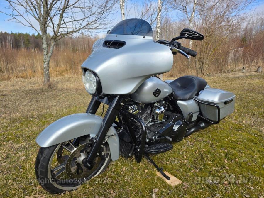 Black Harley-Davidson Street Glide 2022 in Parnu, with an engine capacity of 1.75 L and mileage of 9 thousand km for 18500 €, photo 4 on AUTOMOTO.COM.LV