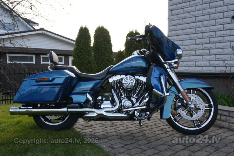 Blue Harley-Davidson Street Glide 2014 in Tartu, with an engine capacity of 1.80 L and mileage of 9 thousand km for 17200 €, photo 1 on AUTOMOTO.COM.LV