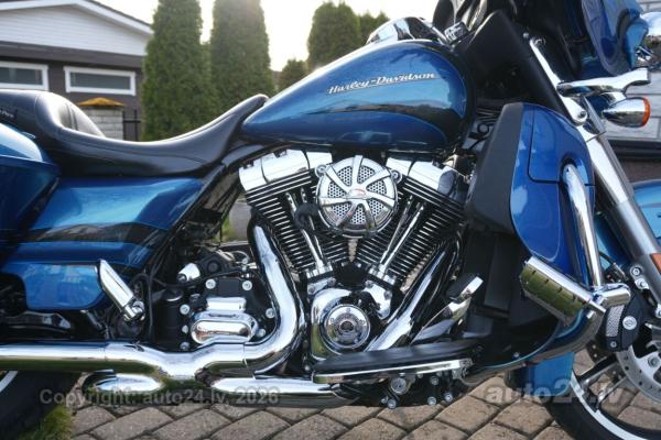 Синий Харли-Девидсон Street Glide 2014 в Тарту, объемом двигателя 1.80 л и пробегом 9 тыс. км за 17200 €, фото 9 на AUTOMOTO.COM.LV
