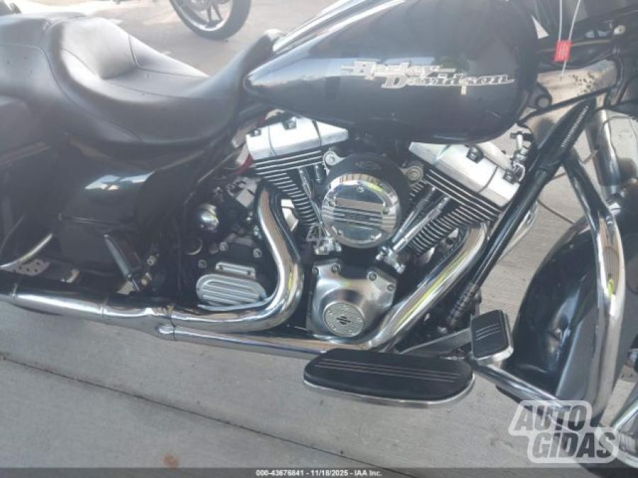 Black Harley-Davidson Street Glide FLHX in Klaipeda, with an engine capacity of 0.00 L and mileage of 0 thousand km for 4000 €, photo 9 on AUTOMOTO.COM.LV