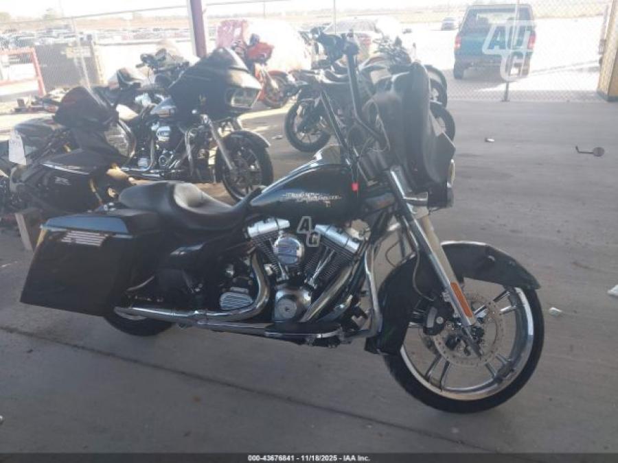 Black Harley-Davidson Street Glide FLHX in Klaipeda, with an engine capacity of 0.00 L and mileage of 0 thousand km for 4000 €, photo 13 on AUTOMOTO.COM.LV