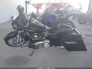 Black Harley-Davidson Street Glide FLHX in Klaipeda, with an engine capacity of 0.00 L and mileage of 0 thousand km for 4000 €, photo 14 on AUTOMOTO.COM.LV