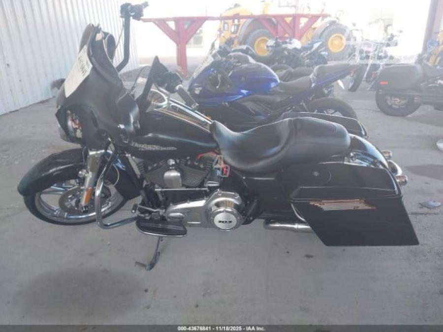 Black Harley-Davidson Street Glide FLHX in Klaipeda, with an engine capacity of 0.00 L and mileage of 0 thousand km for 4000 €, photo 14 on AUTOMOTO.COM.LV