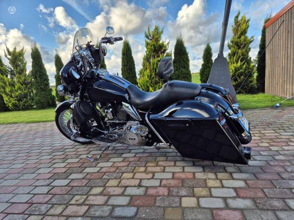 Harley-Davidson Street Glide FLHX 2012 in Kretinga on AUTOMOTO.COM.LV Black Harley-Davidson Street Glide FLHX 2012 in Kretinga, with an engine capacity of 1.69 L and mileage of 32 thousand km for 8800 €, photo 3 on AUTOMOTO.COM.LV