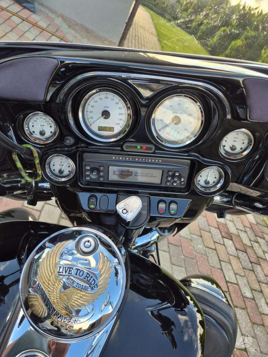 Черный Харли-Девидсон Street Glide FLHX 2012 в Кретинга, объемом двигателя 1.69 л и пробегом 32 тыс. км за 8800 €, фото 7 на AUTOMOTO.COM.LV