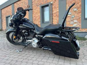 Black Harley-Davidson Street Glide FLHX 2012 in Kaunas, with an engine capacity of 1.70 L and mileage of 33 thousand km for 8200 €, photo 6 on AUTOMOTO.COM.LV