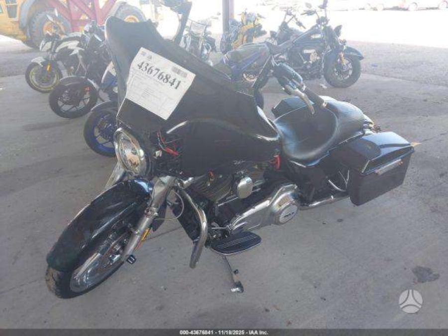 Melns Harley-Davidson Street Glide FLHX 2013 Klaipėda, ar dzinēja tilpumu 1.69 L un nobraukumu 22 tūkst. km par 4000 €, foto 2 vietnē AUTOMOTO.COM.LV